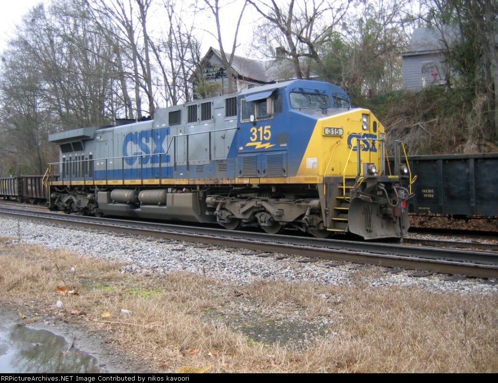 CSX 315 parked near the Pulaski St. crossing